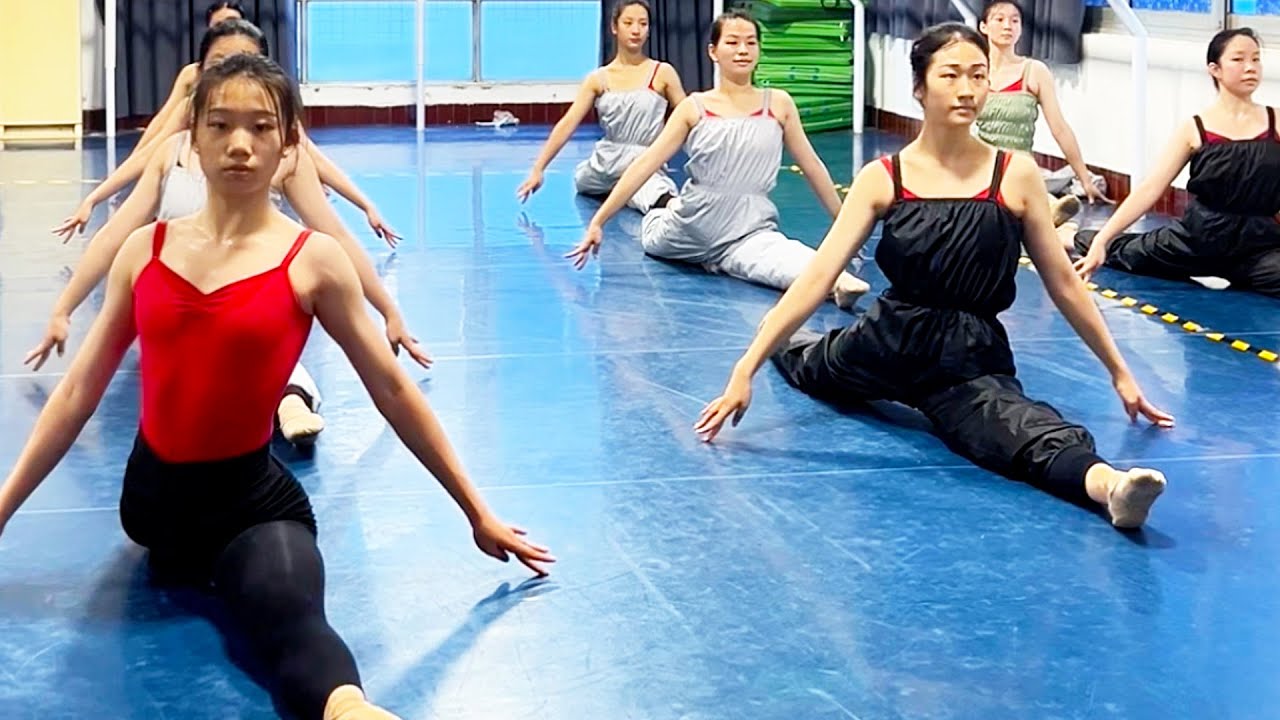 Red girl Full Split Perfection! Chinese Dancers’ Intense Flexibility ...