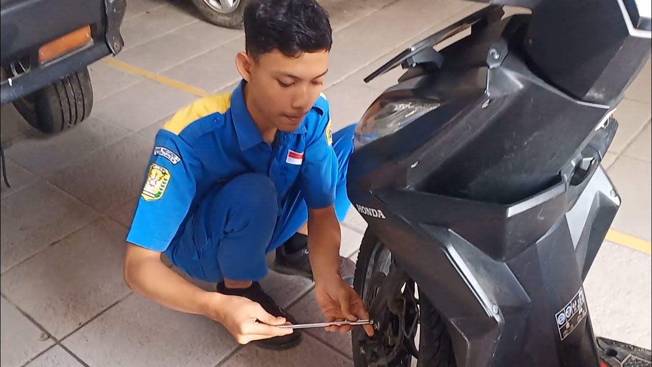 Servis rem beat deluxe - YouTube