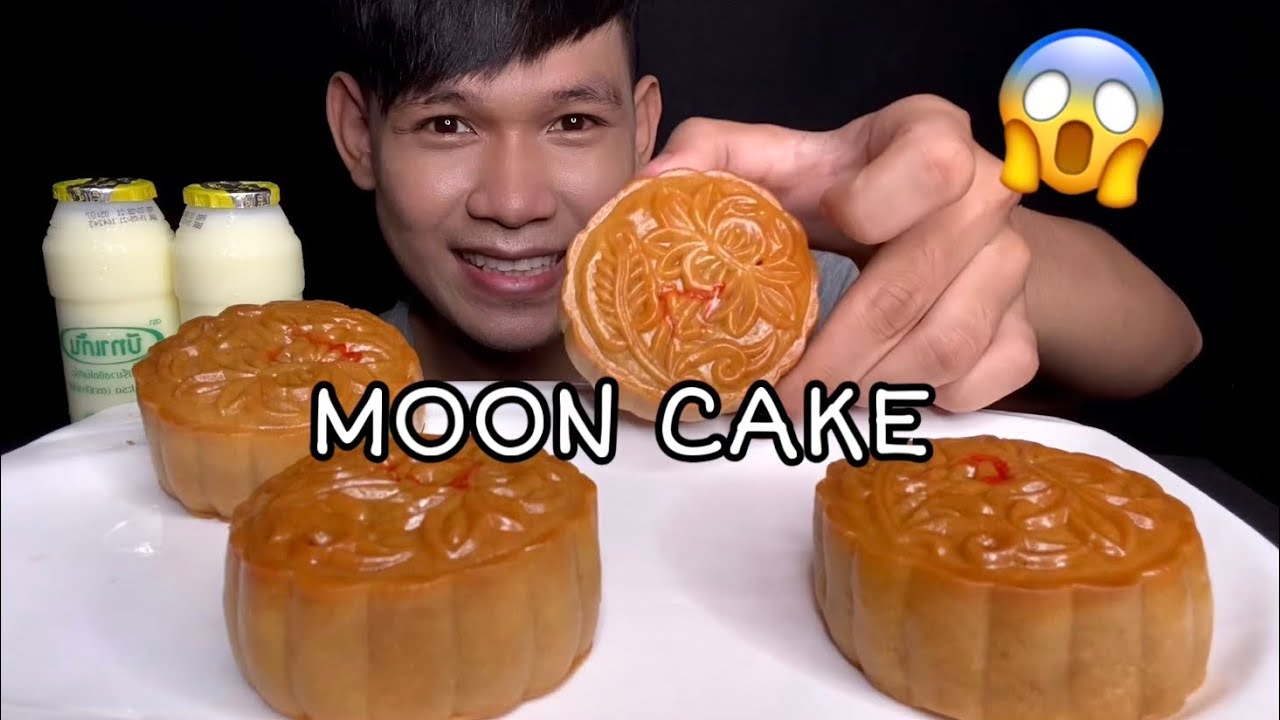 MUKBANG EATING MOON CAKE | Mooncake with salted egg Yolk ( Eat ...