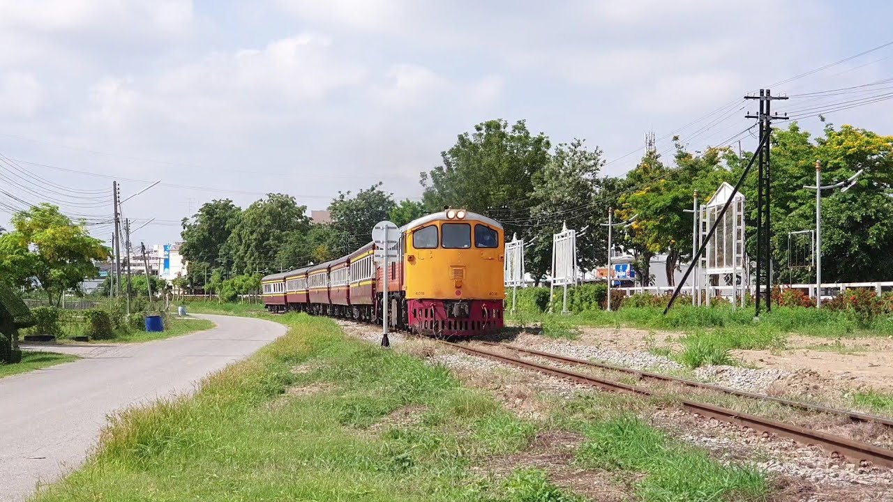 GEK 4018 ทำขบวน 257 ธนบุรี - น้ำตก ordinary train 257 - YouTube