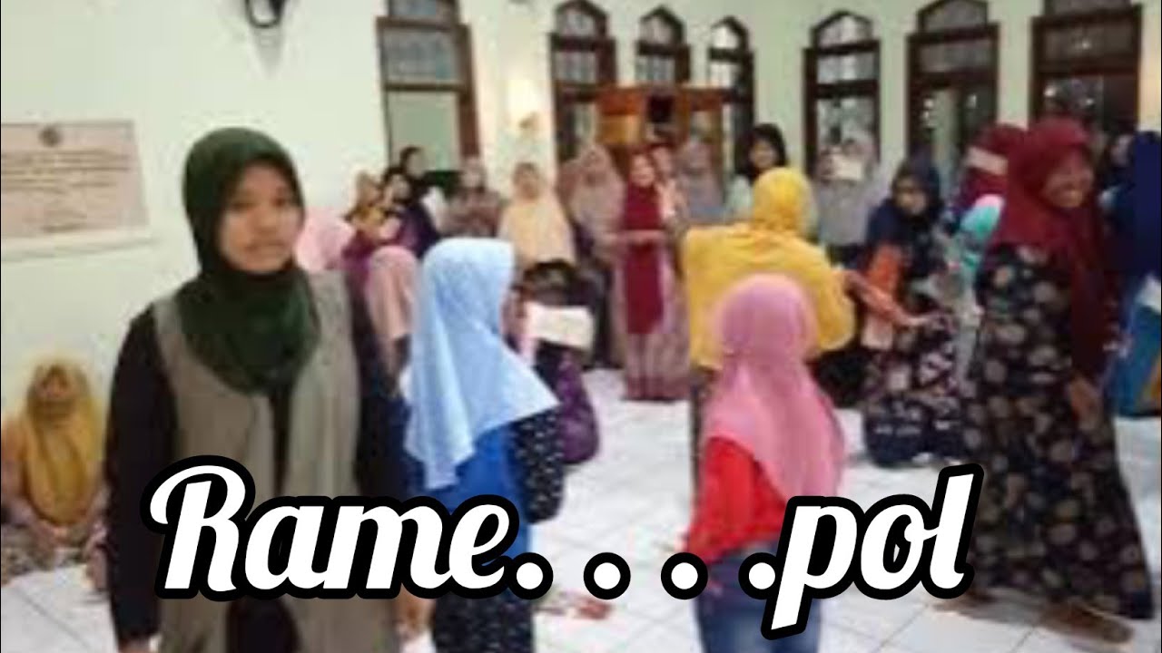 TRADISI SEBARAN COIN DI MASJID AGUNG AL JALI - YouTube