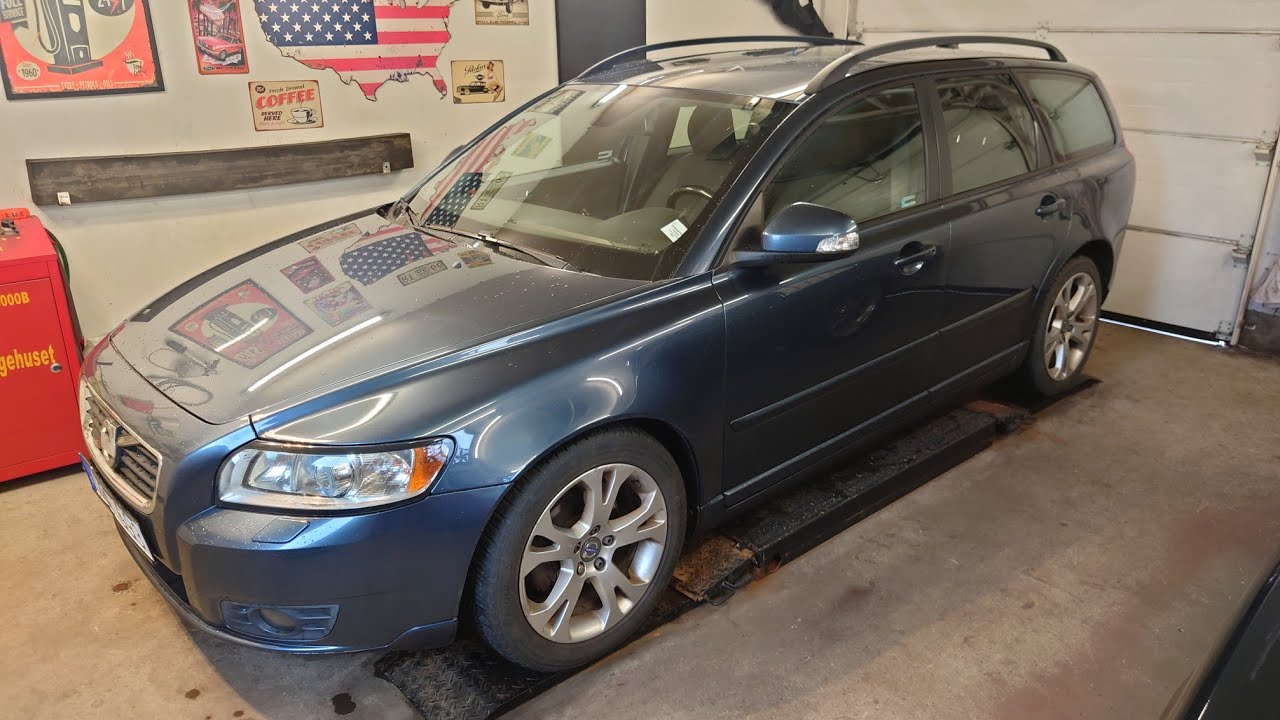 Volvo V50 byte av kondensorn - YouTube