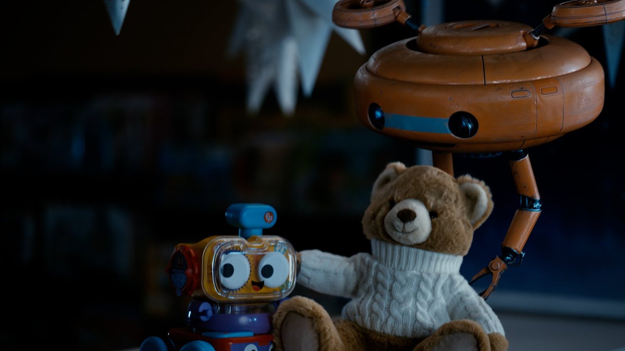 MIGROS Weihnachten: Robin und der einsame Roboter. - YouTube