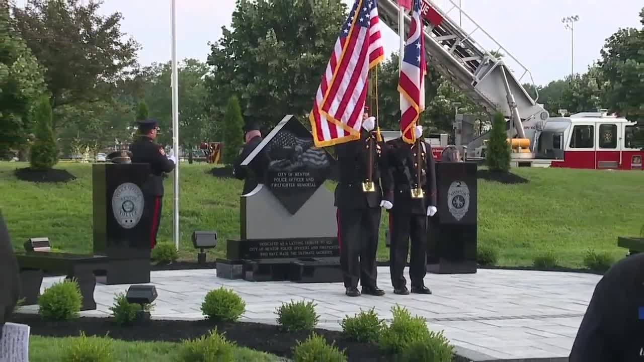 Mentor honors first responders with memorial dedication - YouTube