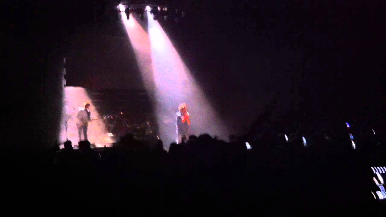 The Weeknd Kissland Tour Part 5 Chicago Theater 10/13/13 - YouTube