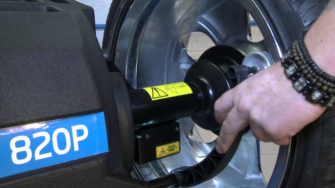 Hofmann Megaplan UK megaspin 820P Wheel Balancer - YouTube