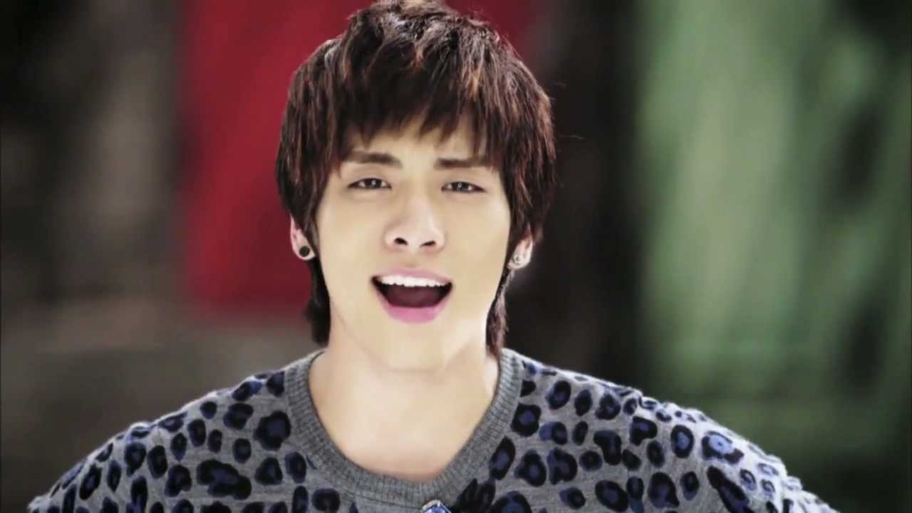 SHINee(샤이니) _ Hello _ Justin Bieber ver. - YouTube