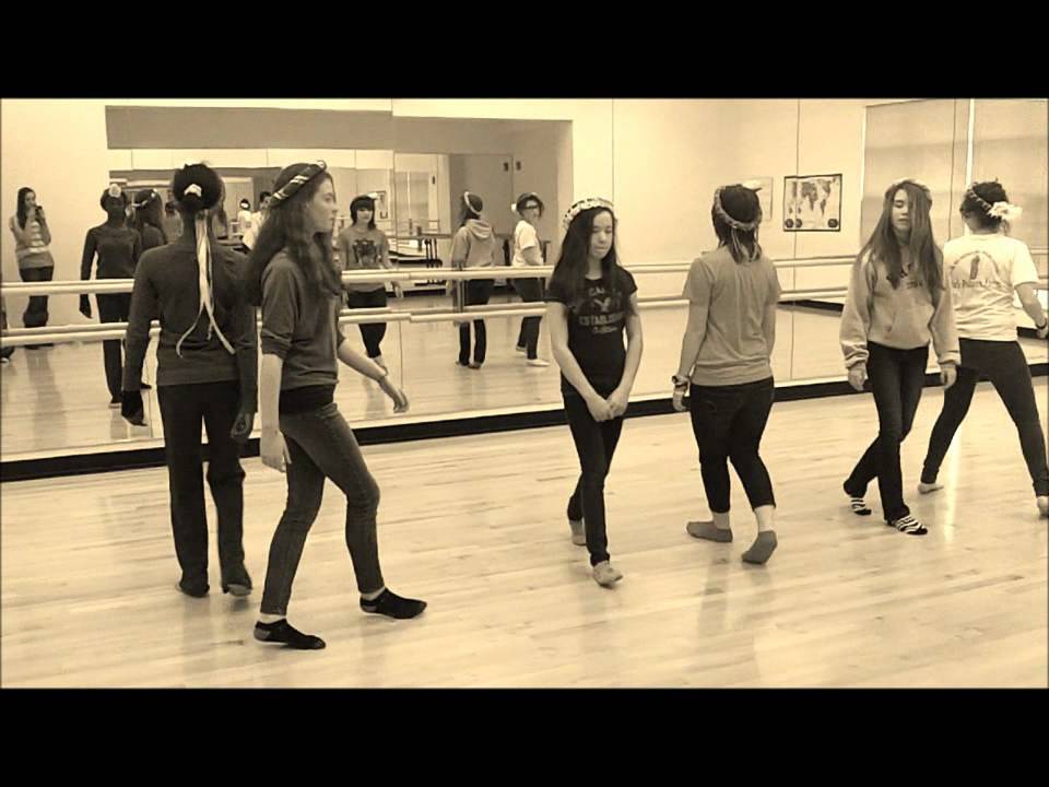 Elizabethan Dance Workshop - YouTube