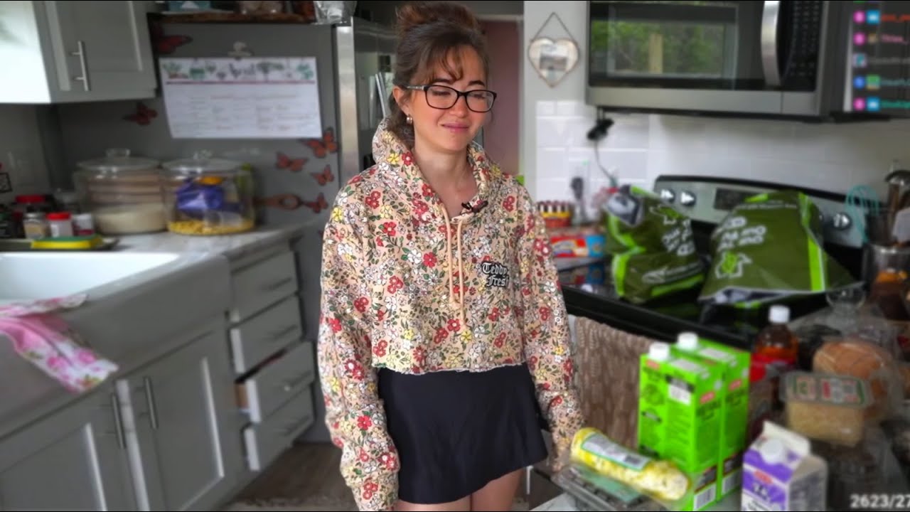 Maya CRIED after her boyfriend did this... - YouTube