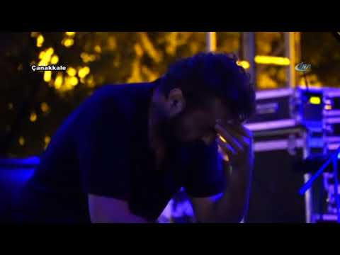 Halil Sezai Baba Acısına Rağmen Sahneye Çıktı