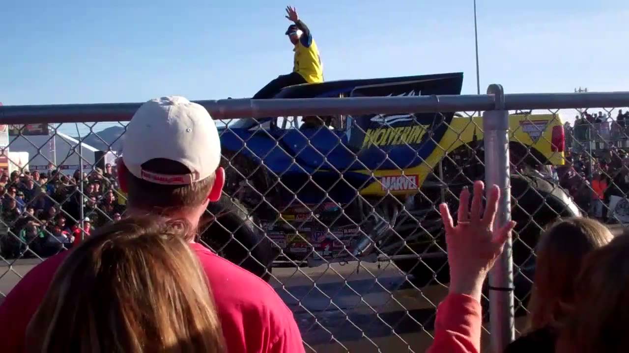 2013 MONSTER JAM WORLD FINALS 14 MONSTER TRUCK PARADE - YouTube