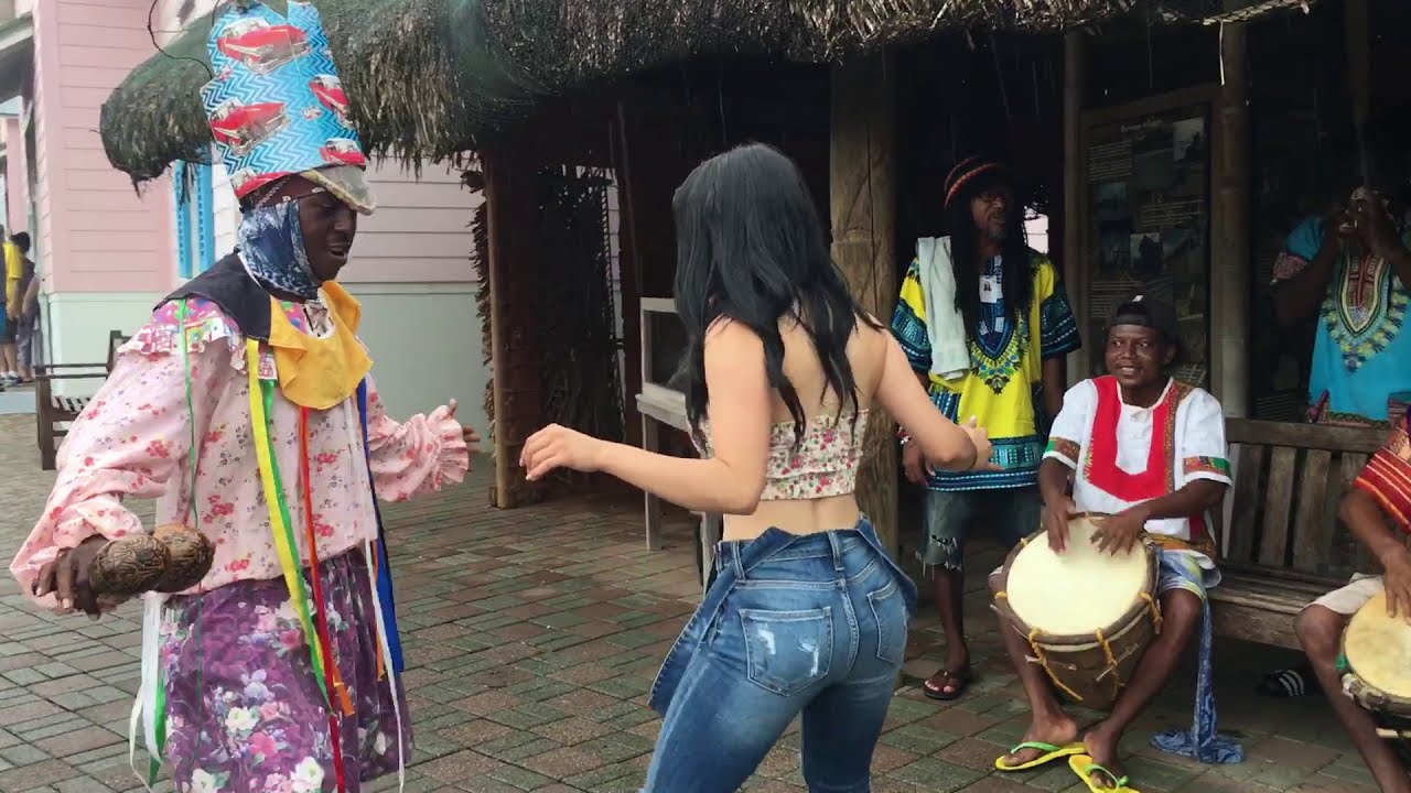 Ónice Flores bailando punta, Roatan, Honduras - YouTube
