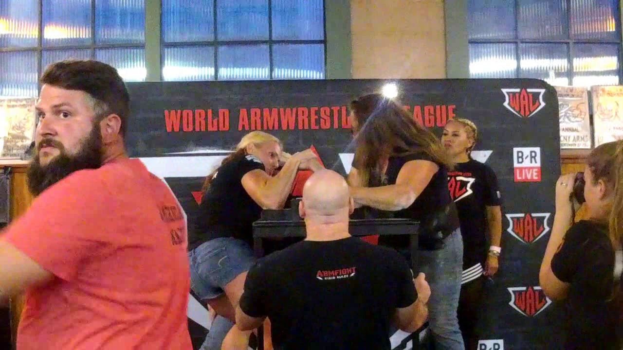 Michelle Dougan vs Ana Kenah - YouTube