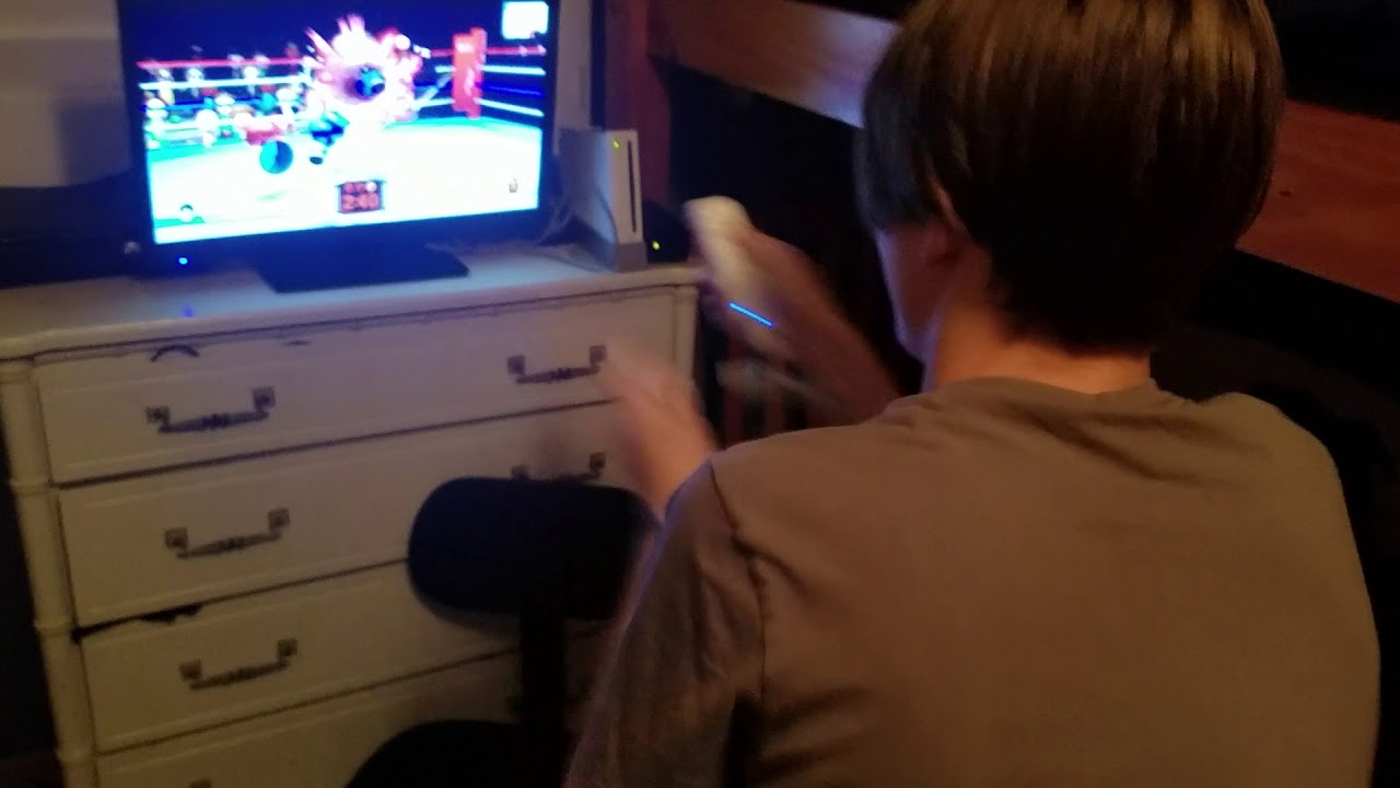 Ethan boxing on wii - YouTube