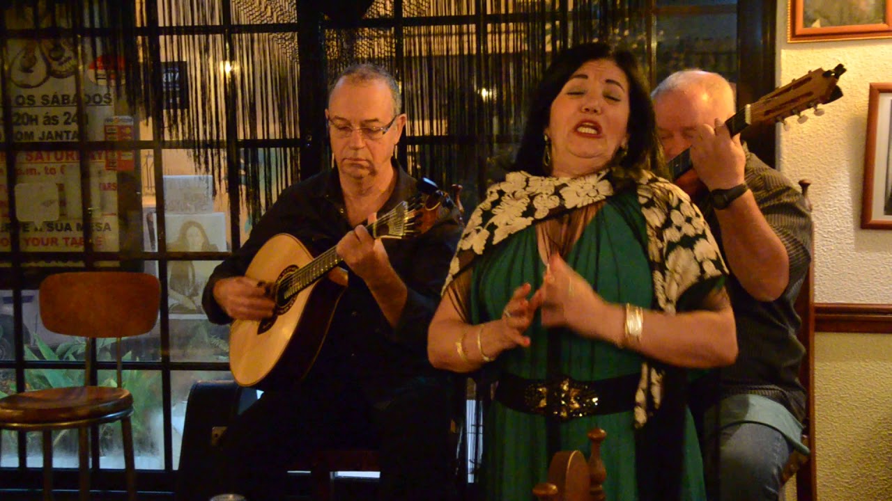 MARIA DA SAUDADE, canta " SEM RAZÃO" - YouTube