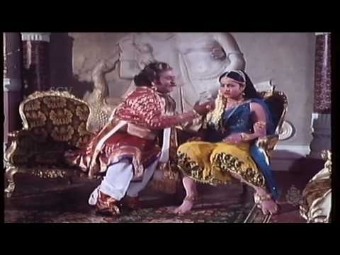 Thoogudeepa Srinivas And Jayamalini Hot Romane Scene | Guru shishyaru Kannda Movie