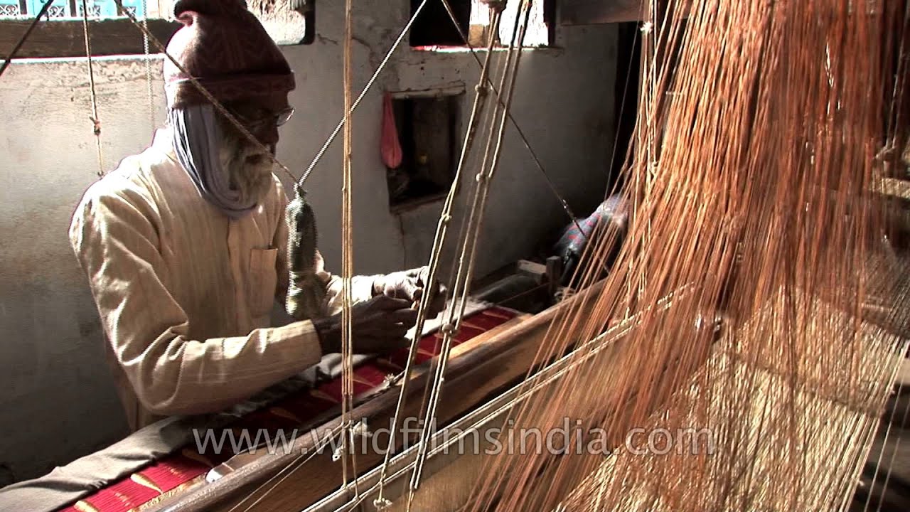 A traditonal Banarasi saree weaver from Varanasi - YouTube