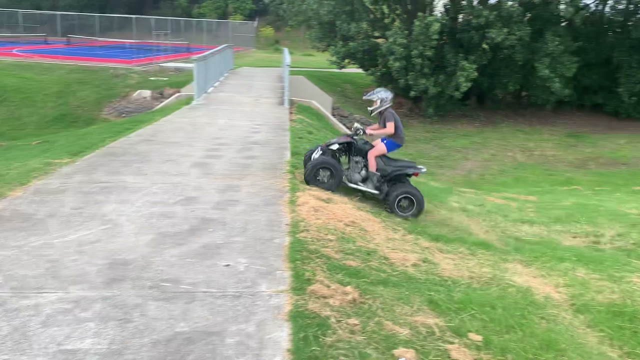 Yamaha Raptor 250 Jump! - YouTube