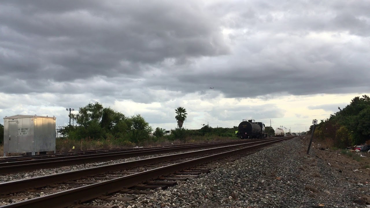 CSX train swtiching at miami hialeah - YouTube