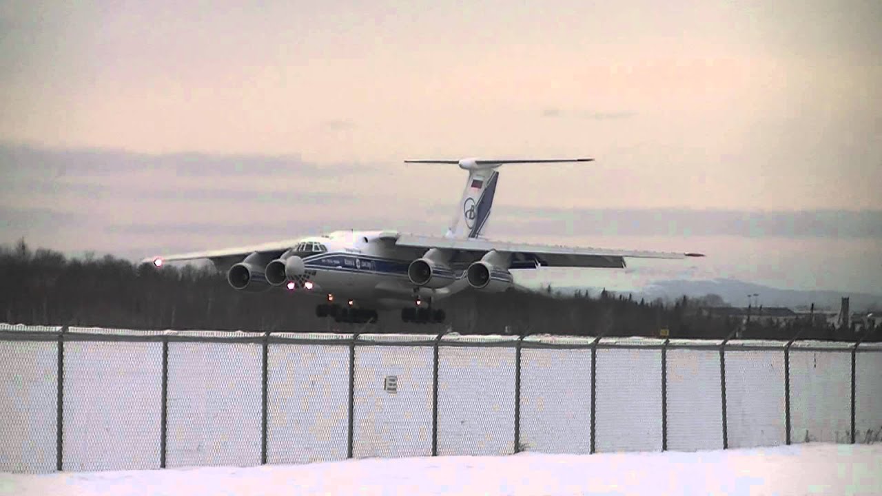 Ilyushin IL-76 Landing - YouTube