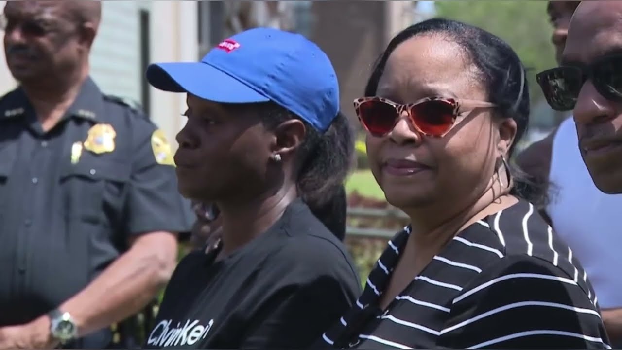 #Floridaman Thomas Mosley kills baby mama & feeds son to alligator ...