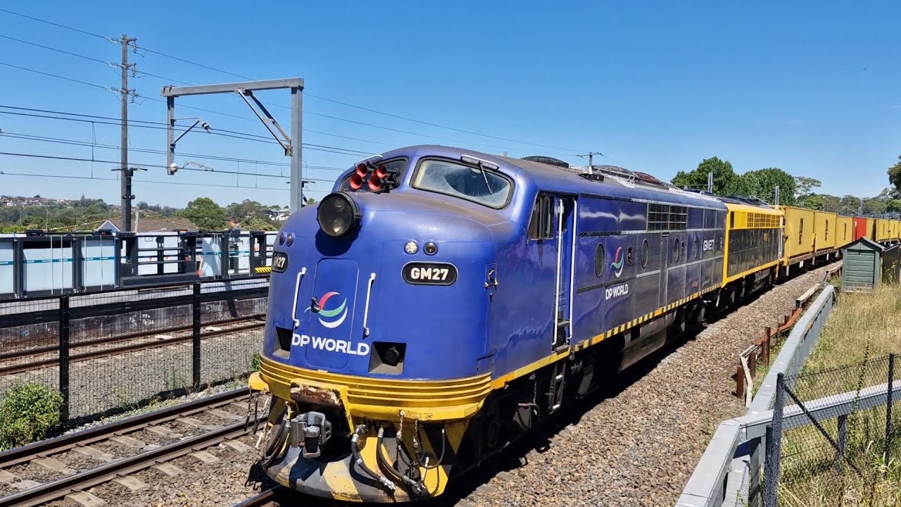 04/12/25 SSR Yennora Trip Train T276 passing Dulwich Hill - YouTube