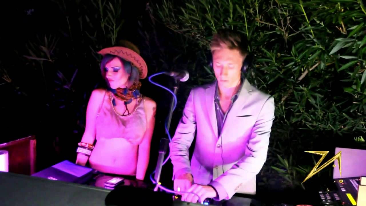 Martyna Smith - First videoclip OFFICIAL VIDEO RELOADED - YouTube