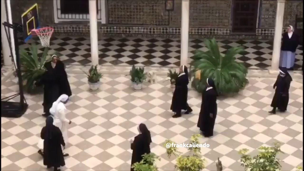 Charles Barkley, Shaq and Marv Albert do Play by play of the Sevilla ...