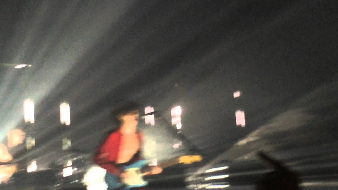 She Way Out- The 1975 - YouTube