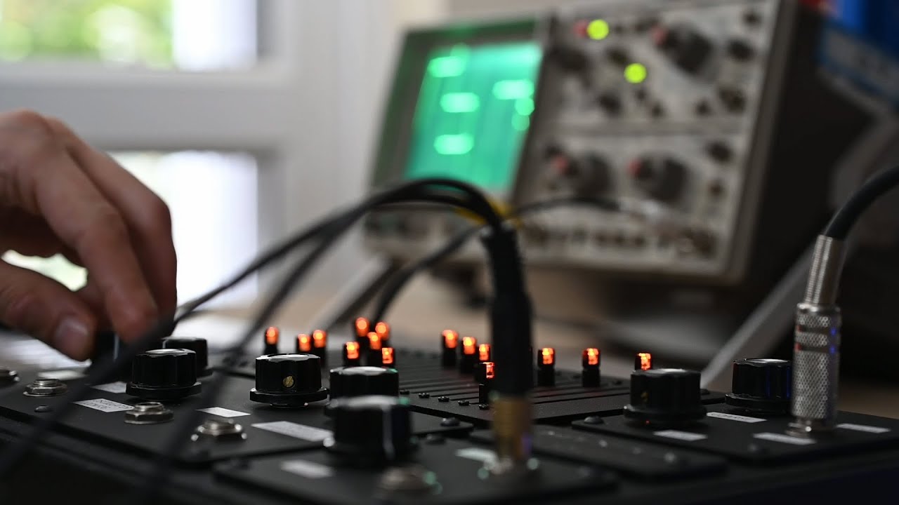 R-Scope mk.2 synth demo - YouTube
