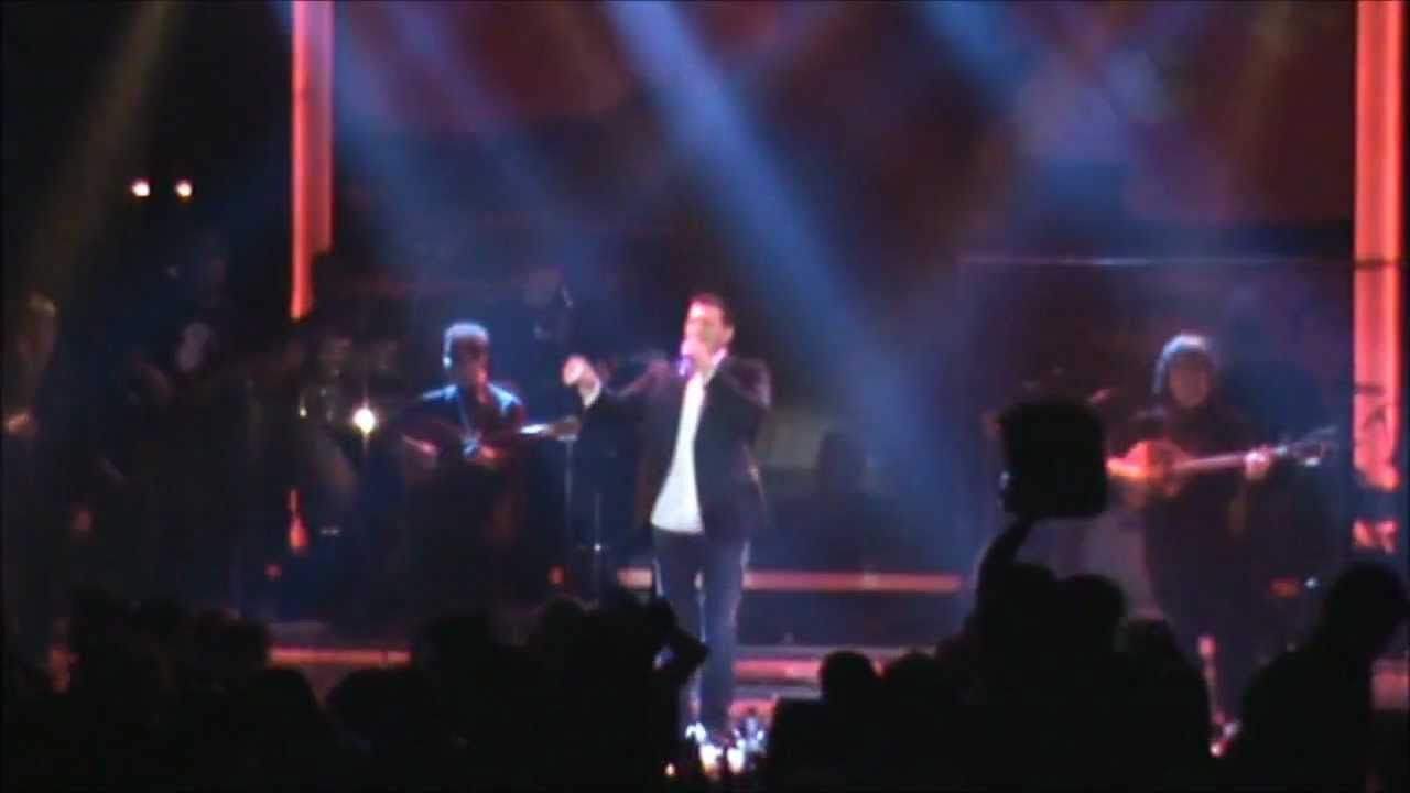 Nikos Makropoulos - Parata me (Live @Teatro Music Hall).wmv - YouTube