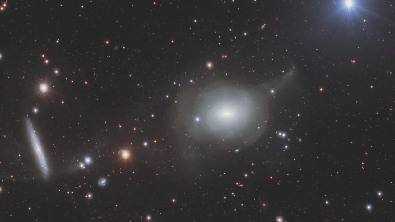 Panning Across NGC 5018 and Its Surroundings - YouTube