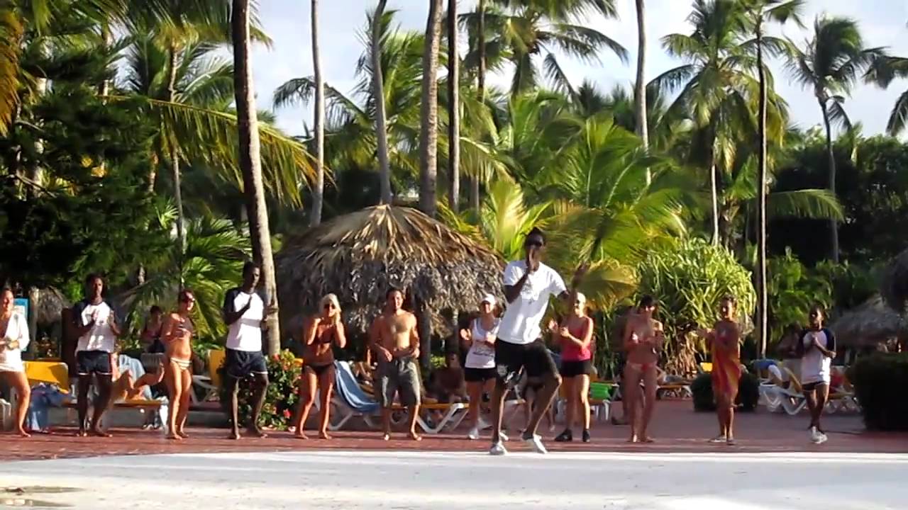 daily pool dancing lessons/show - YouTube