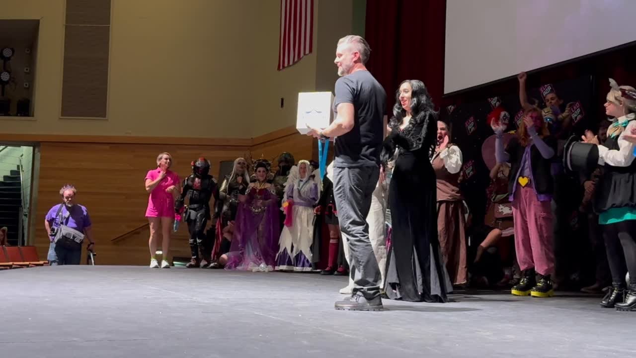 Cosplayers explain their craft at Elko Pop Con 2025 - YouTube