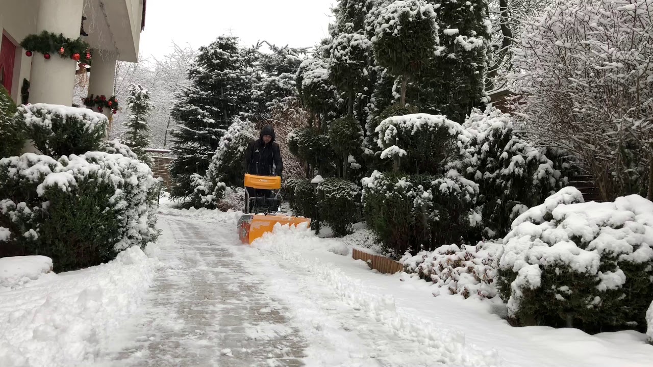 STIGA SWS 800G odśnieżarka zamiatarka snow blower sweeper Poland - YouTube