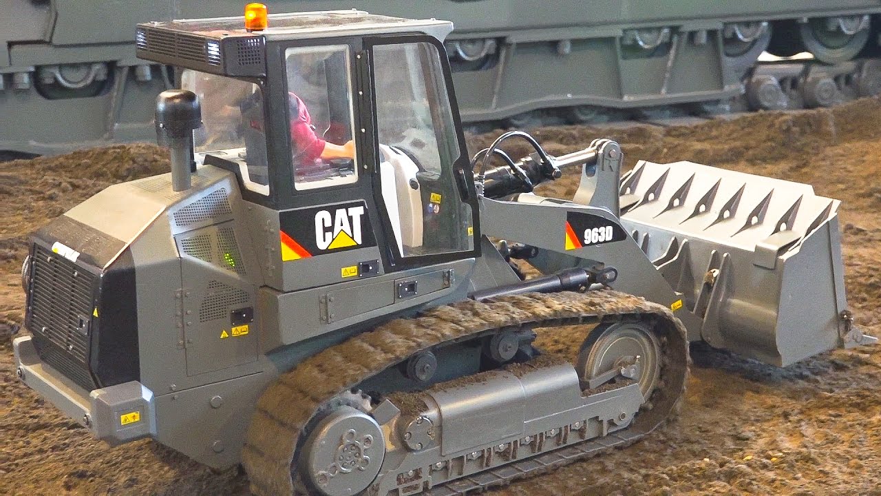 AMAZING CAT DOZER 963D RC MODEL CRAWLER TRACTOR / Faszination Modellbau ...