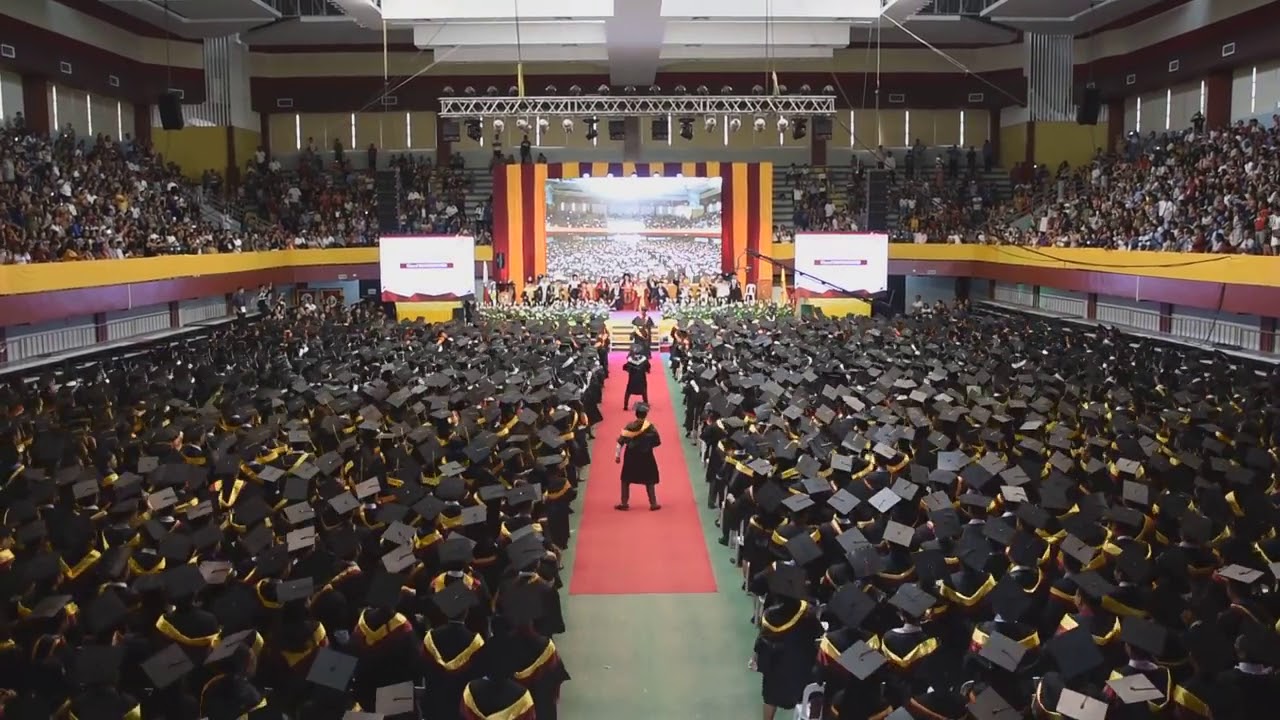 Amazing graduation flash mob - YouTube