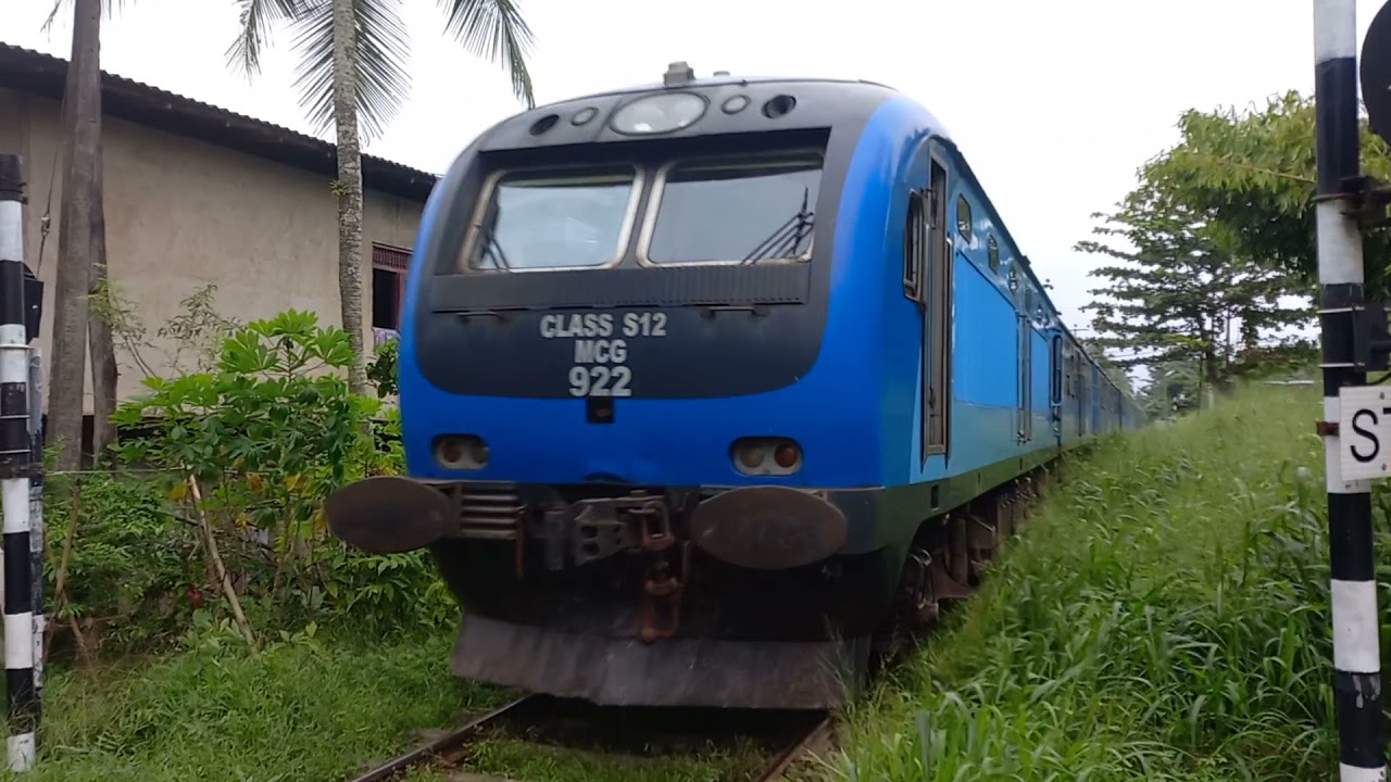 Class S12 Double Engine Set on Kelani Valley Line S12 922/925 17/11 ...