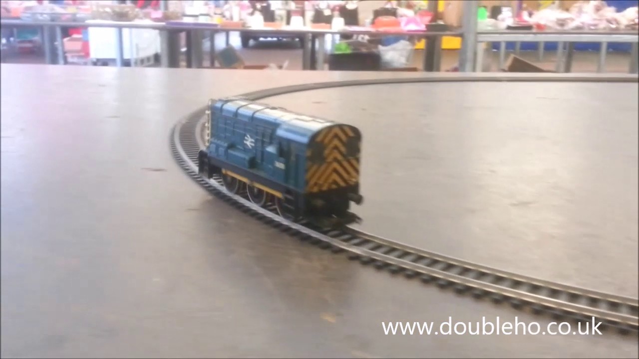 OO Hornby R156 BR Blue 08 Shunter 08201 - YouTube