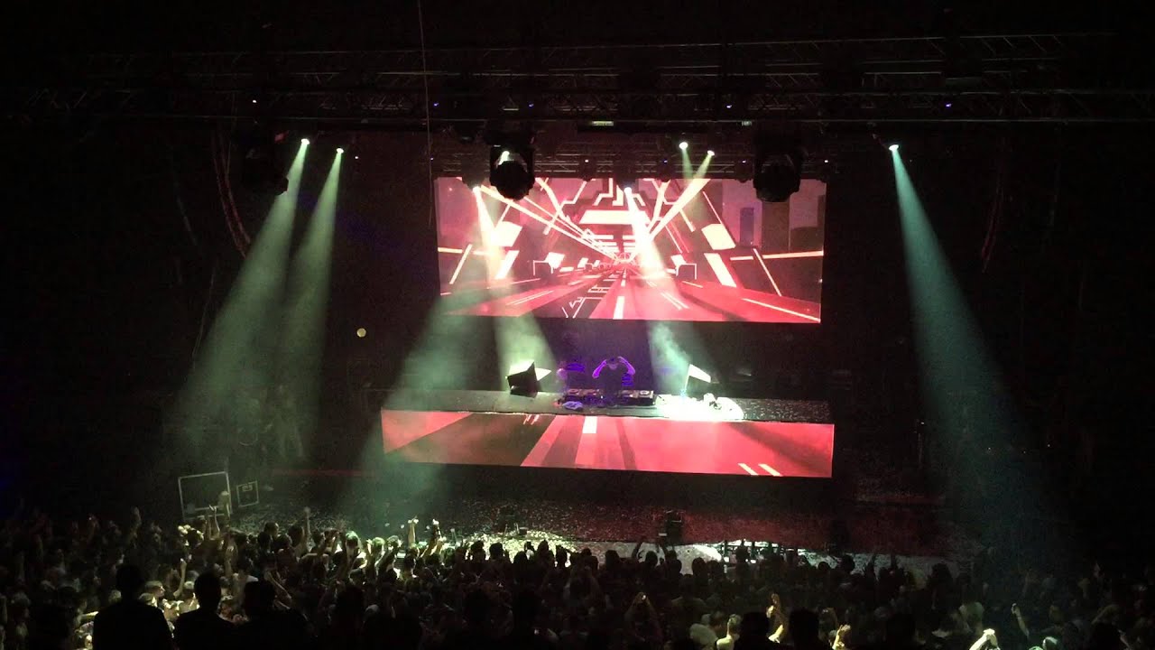 David Guetta & Showtek feat. Vassy - BAD Hardwell Live in Athens 2015 ...