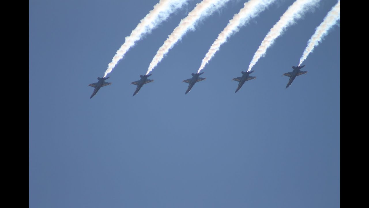 Blue Angels go vertical at San Fran Fleet Week - YouTube