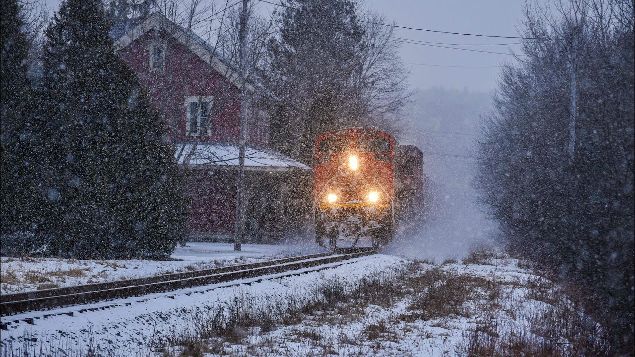 CN Train 594 East passes by the Old Train Station in Rothesay, NB - YouTube