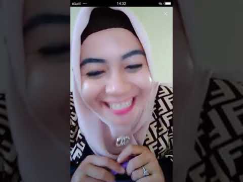 kakak berjilbab lagi kerja