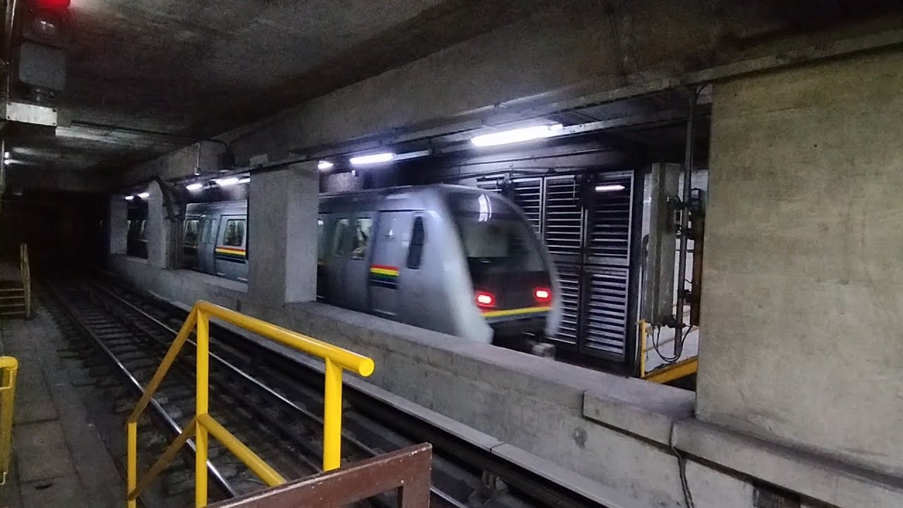 Metro De Caracas Linea 1 CAF S6 Saliendo De La Estación Chacaíto ...