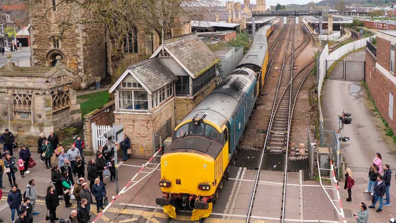 Class 37 - 37610 & 37607 - YouTube