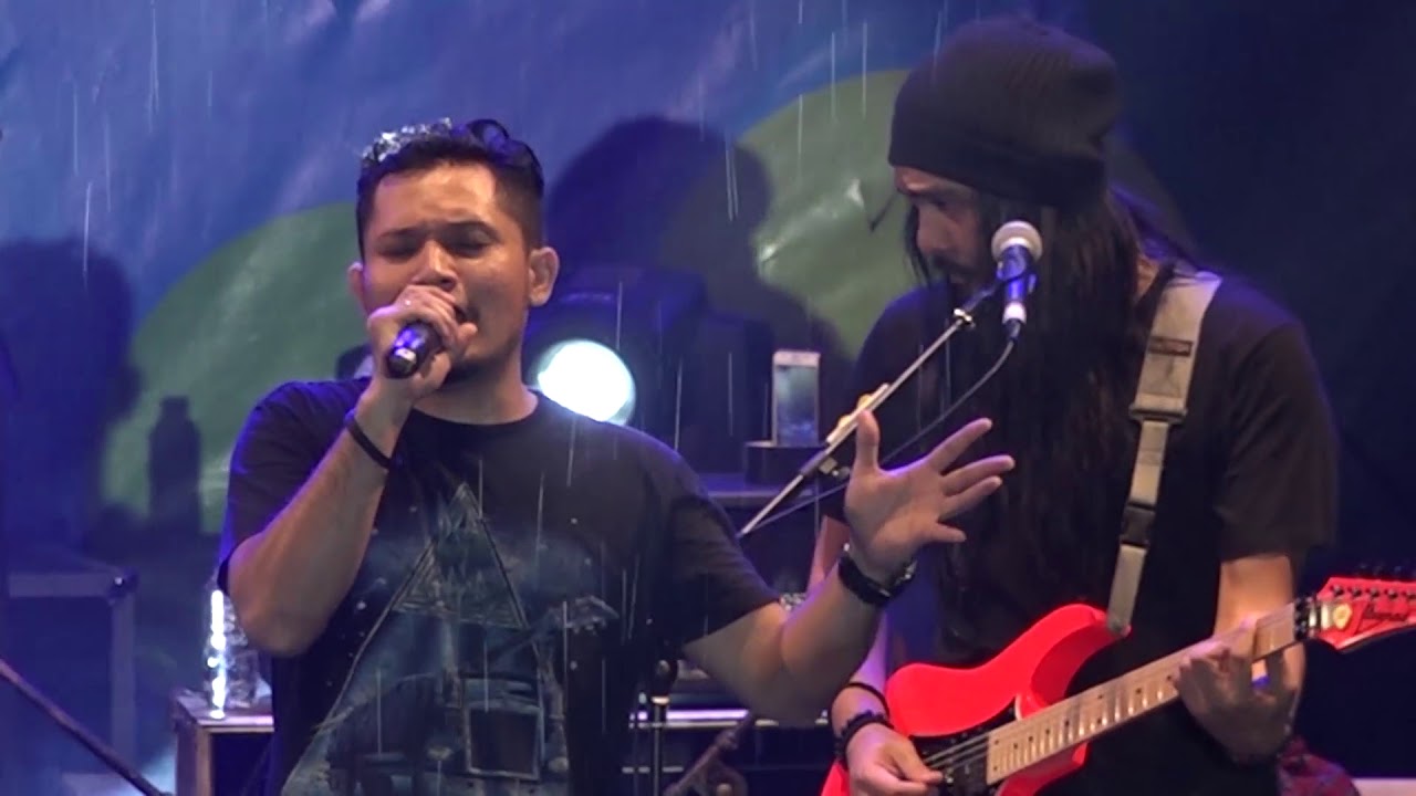 Andra and The Backbone - Hitamku (Live Konser) - YouTube