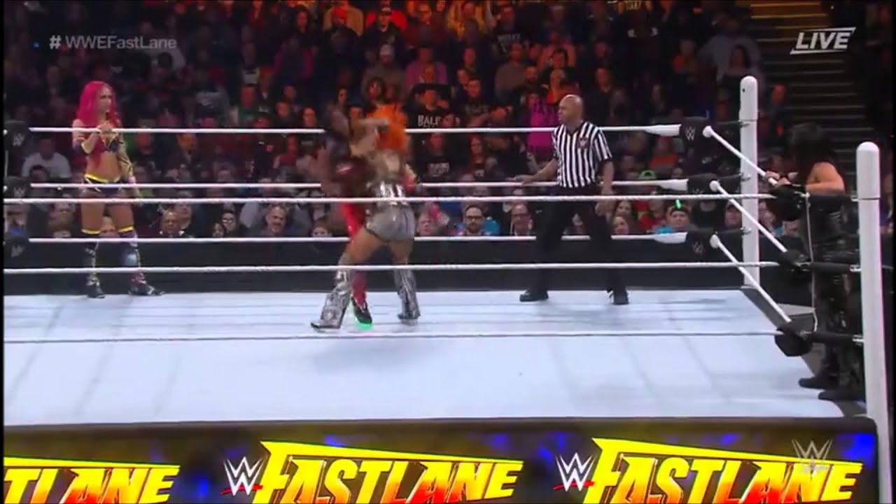 Exploder Suplex to Naomi - YouTube