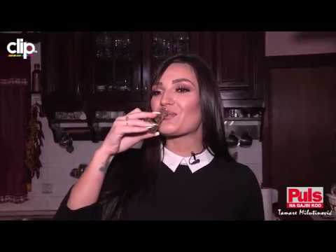 DVORIŠTU IMA PARK SA BAZENOM U ovoj raskošnoj vili živi seksi pevačica \