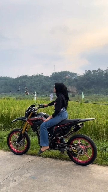 ayang beb 😍🥰 naik crf surex Supermoto herex style 😎🤟🔥🔥🔥#crfsupermoto #crfsurex #herexstyle - YouTube