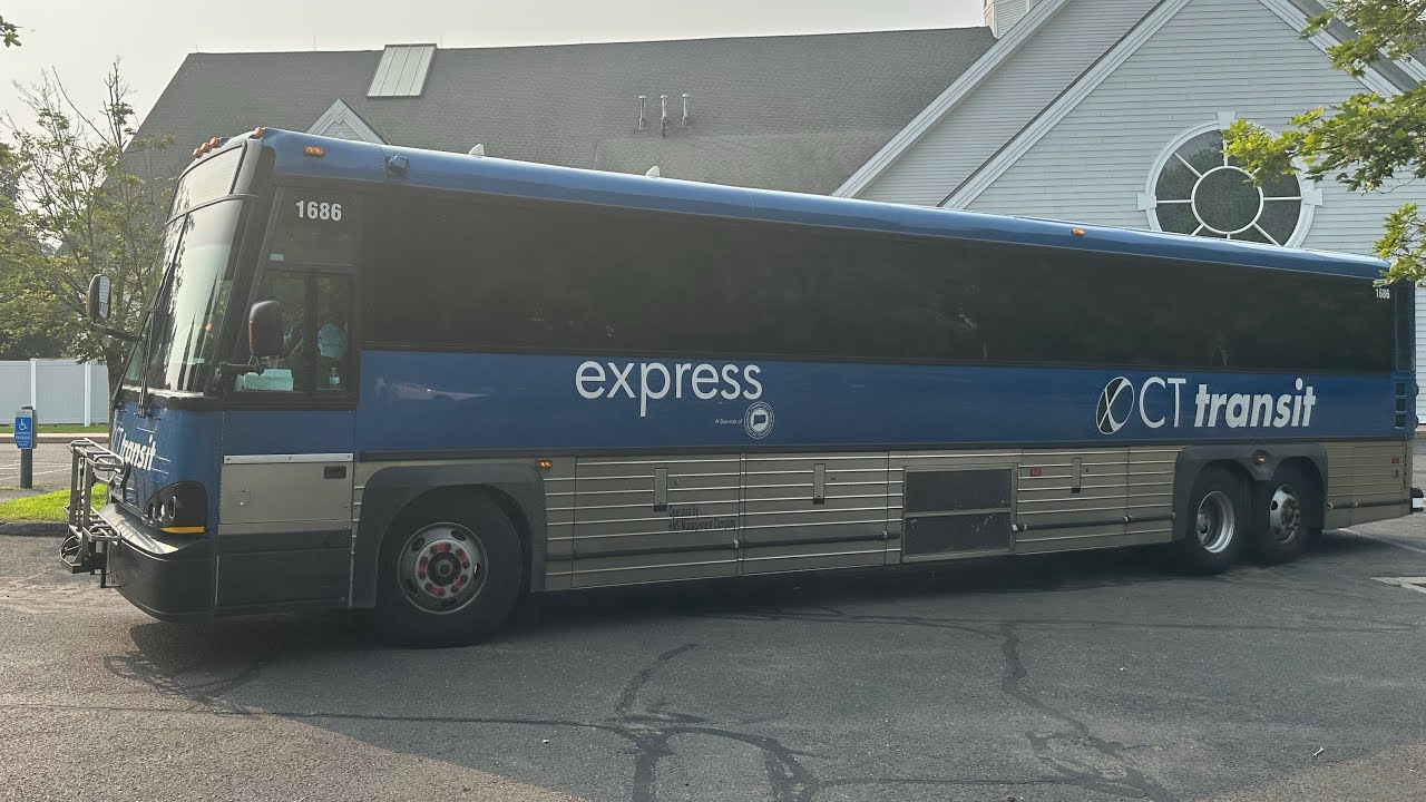 CTtransit 2017 Motor Coach Industries D4500CT #1686 Ride on route 909 ...